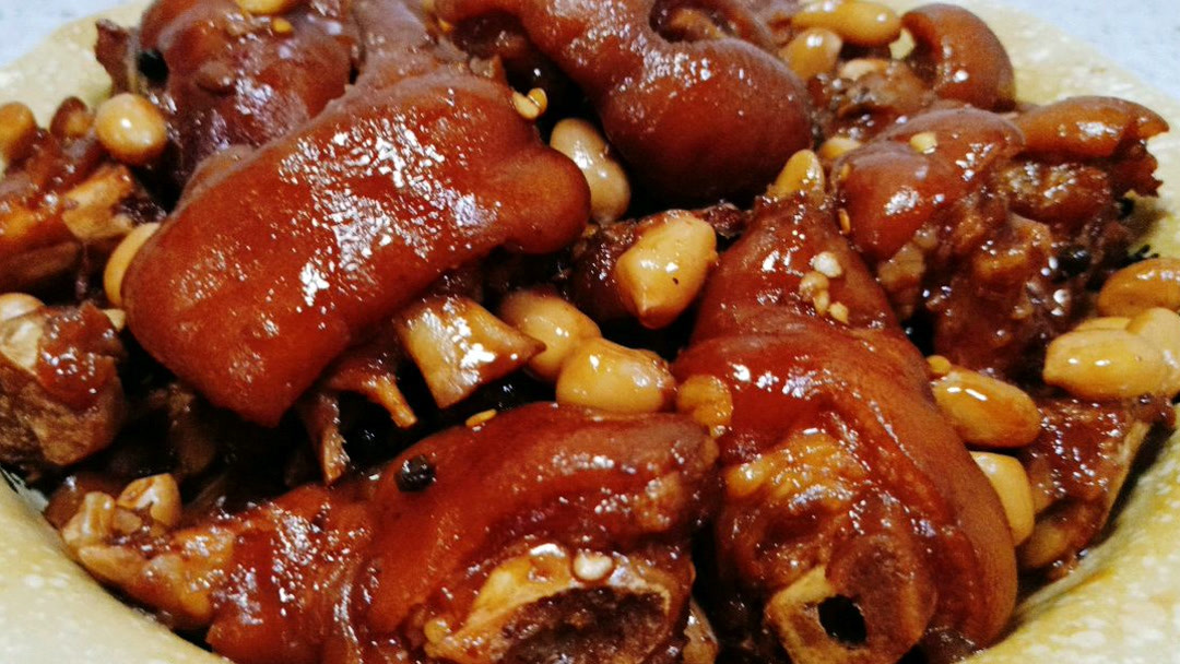 猪脚这样做香而不腻,用料简单味道足,越吃越过瘾!