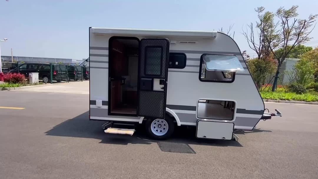 今天又来看一款拖挂房车,看这款拖挂房车和其他拖挂有什么区别!