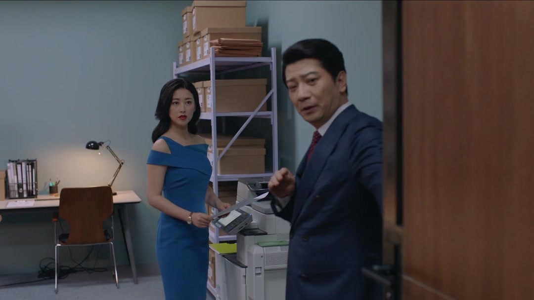 《精英律师》何赛对栗娜的心思路人皆知 找着机会就想说点私房话