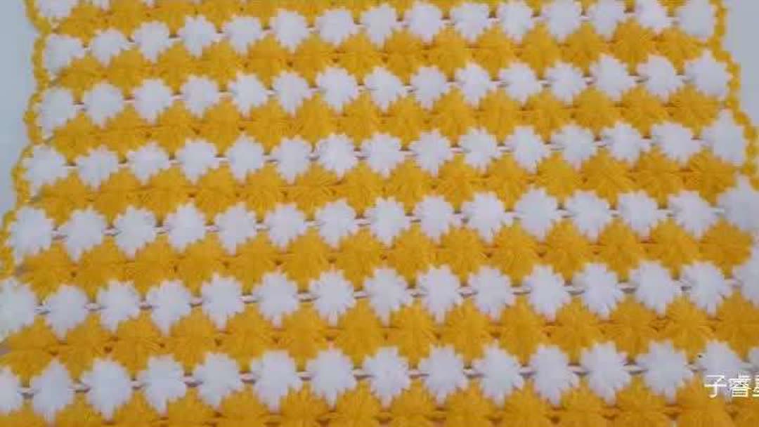 手工编织毛线毯子教程:钩针编织双色雏菊图案沙发垫,美观大气