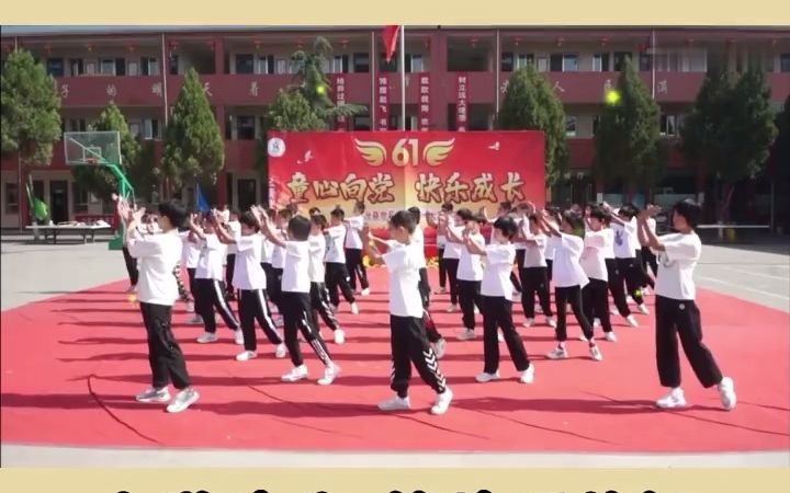 ...手势舞蹈《主宰我的未来》你们要的小学毕业舞蹈来了,非常简单的...