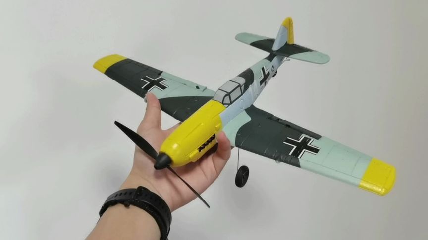 这应该是我飞过的最小航模飞机了,欧兰斯模型的BF109迷你战斗机
