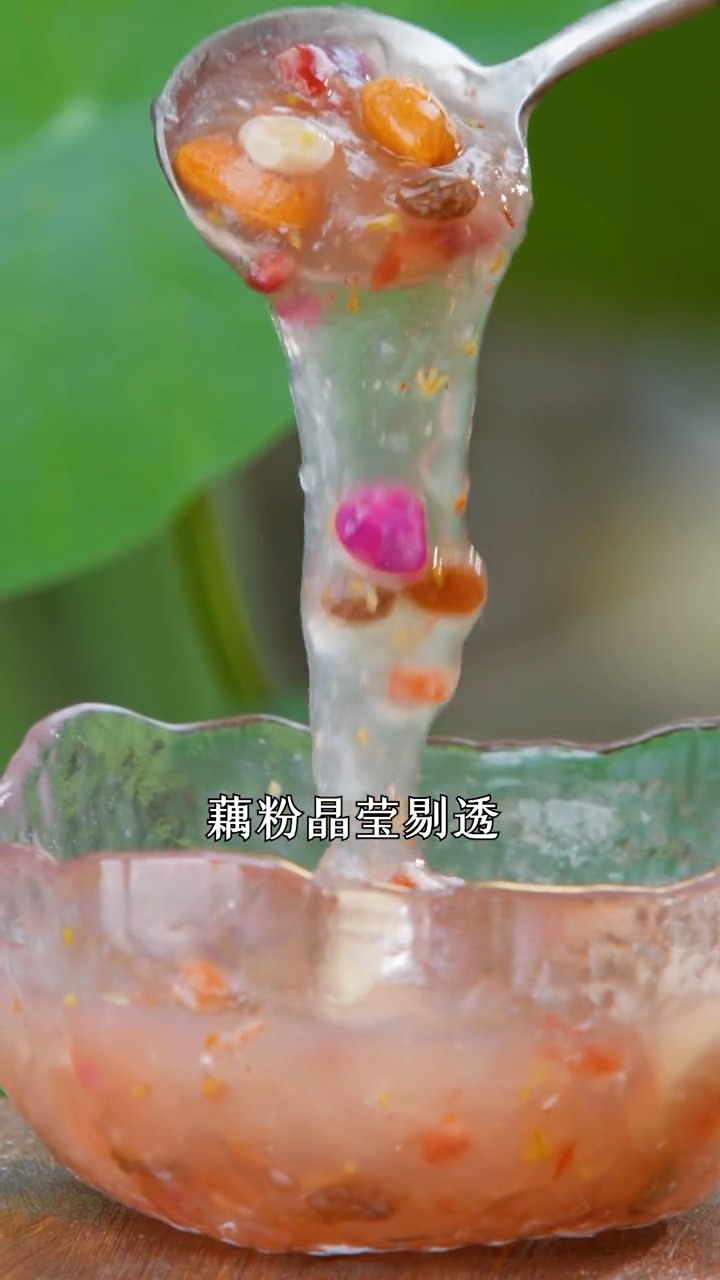 吃一次就爱上的藕粉满满的坚果,还有桂花哦来一口甜品味的春天吧...