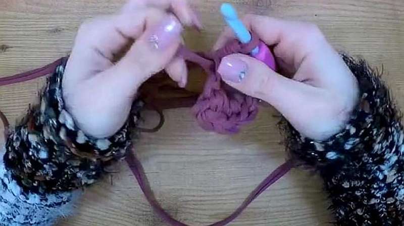 编织教程一,教你用钩针编织时尚的流苏小包包,看上去真的很漂亮