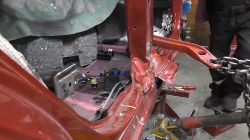 看老师傅如何修复一辆丰田卡罗拉,仿佛按了出厂设置