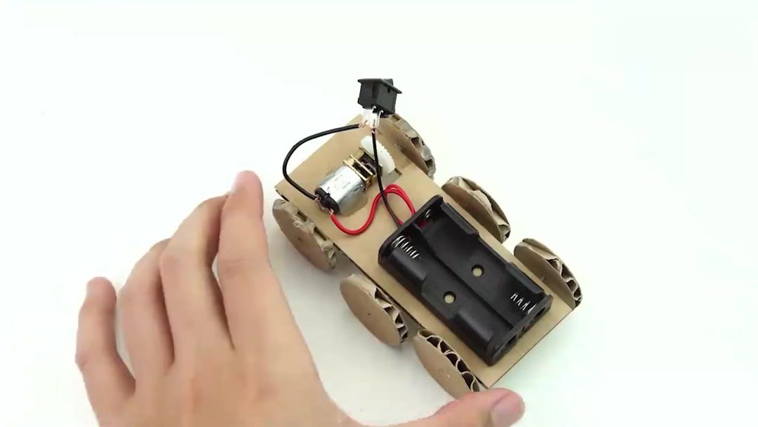 手工DIY:运输玩具汽车的电动小火车