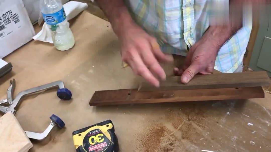 木椅子松动怎么修?木工师傅来教你修复一把破旧的椅子技巧