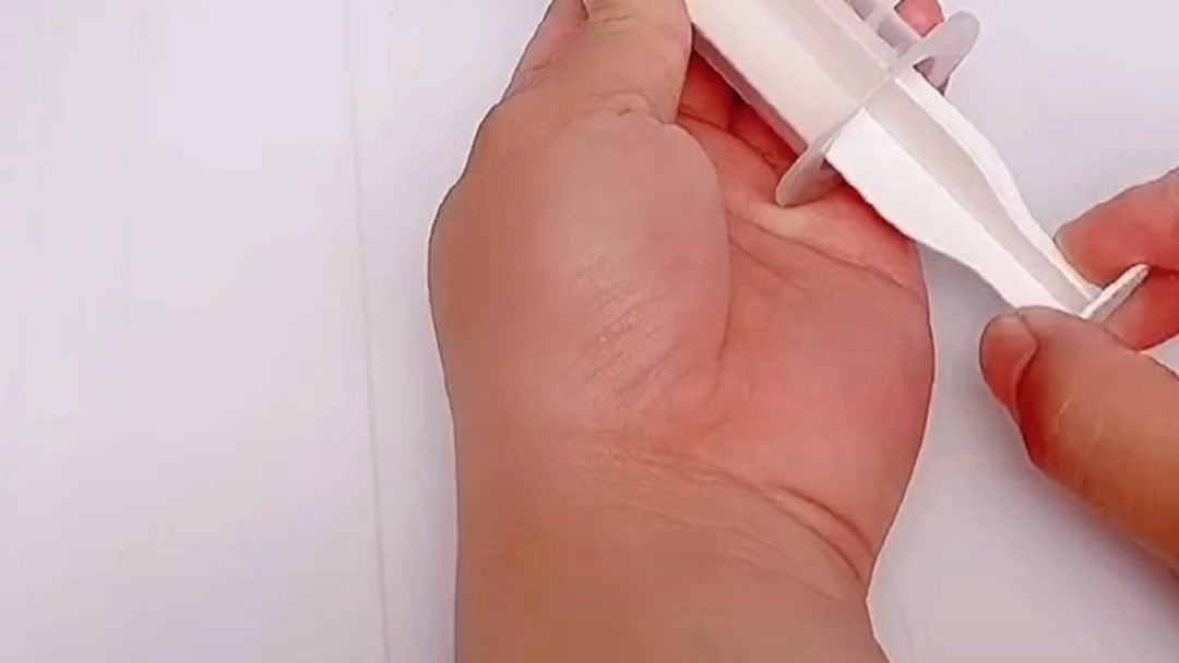 家里冰箱结冰有积水,可以用这个冰箱疏通器,排水管不堵就不会有积水...
