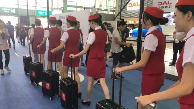 为什么空姐身边总带着一个小行李箱?用处很大,今天才明白