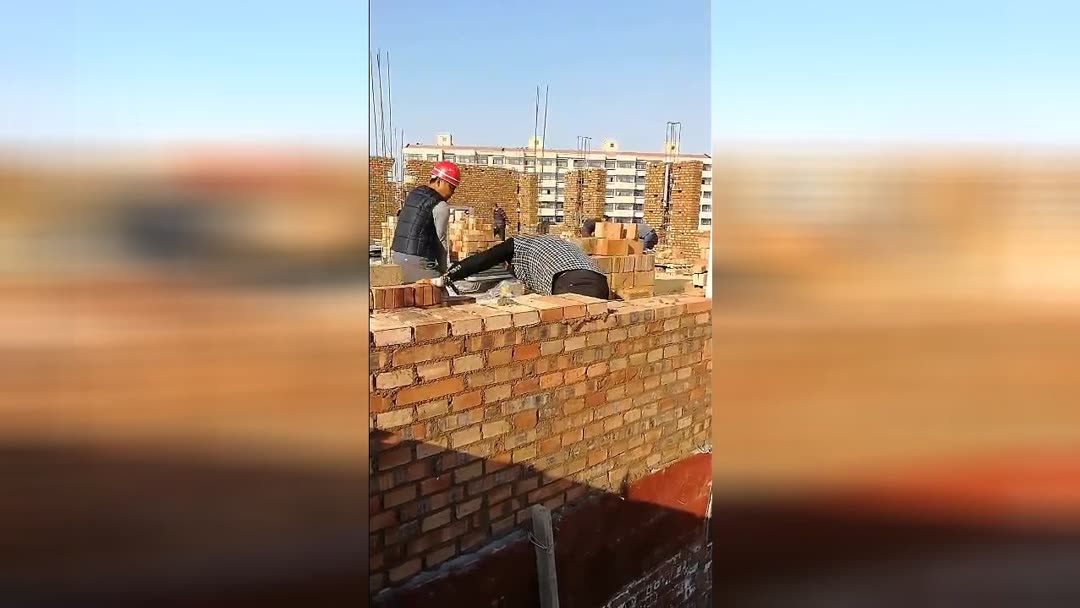 实拍工地大叔用“三一”砌筑法砌砖,动作标准,质量有保证
