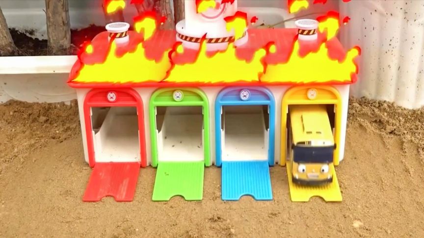 趣味动画_小巴士车库着火了消防车来灭火救援