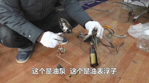 看一下汽车加油时,油表浮子和仪表的变化过程