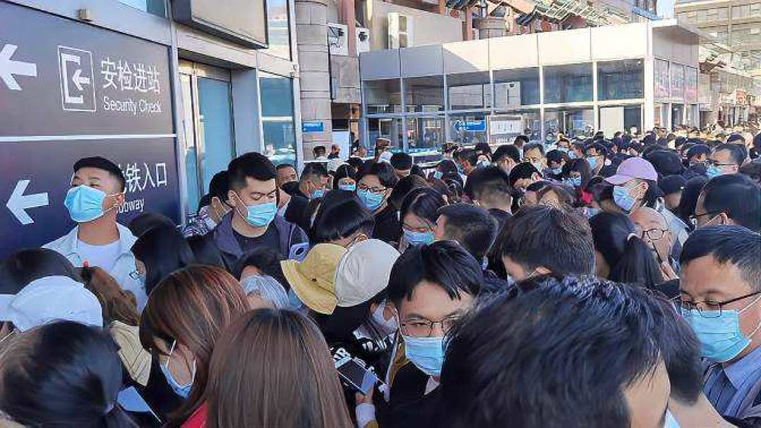 北京火车西站现状,数十万游客离开北京,太出人意料了!