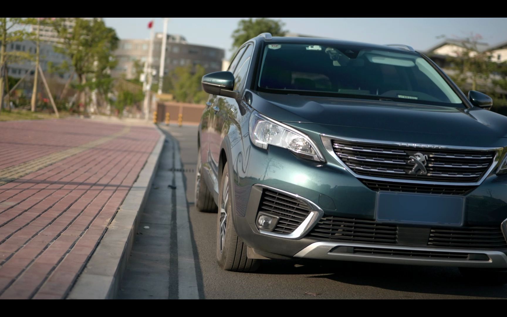 为了卖车,用松下S5给标致5008拍个视频挂海鲜市场