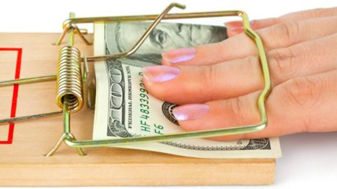 信用卡还款注意了!欠一块钱就要还几百的利息,到底咋回事?