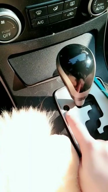 等红灯是自动挡位的正确使用方法 学学吧