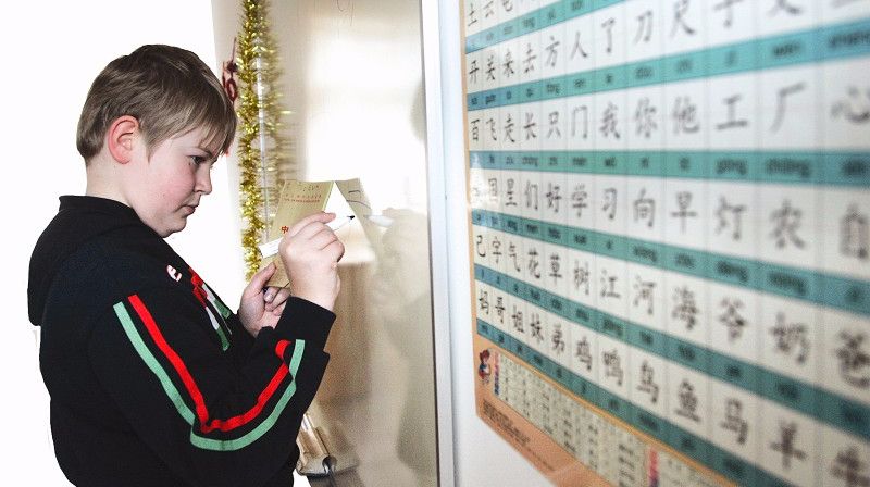 中国影响力遍布世界,全球掀起学中文狂潮,老外有苦难言