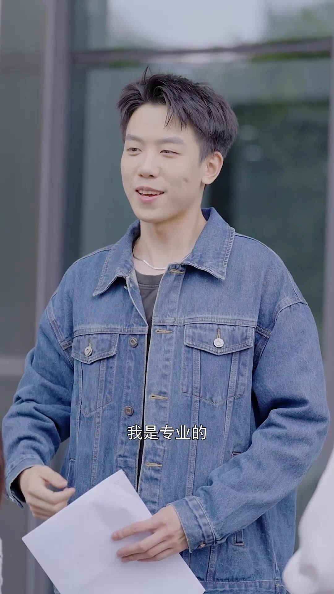 《我以为是个憨憨小白,没想到还有两把刷子!》