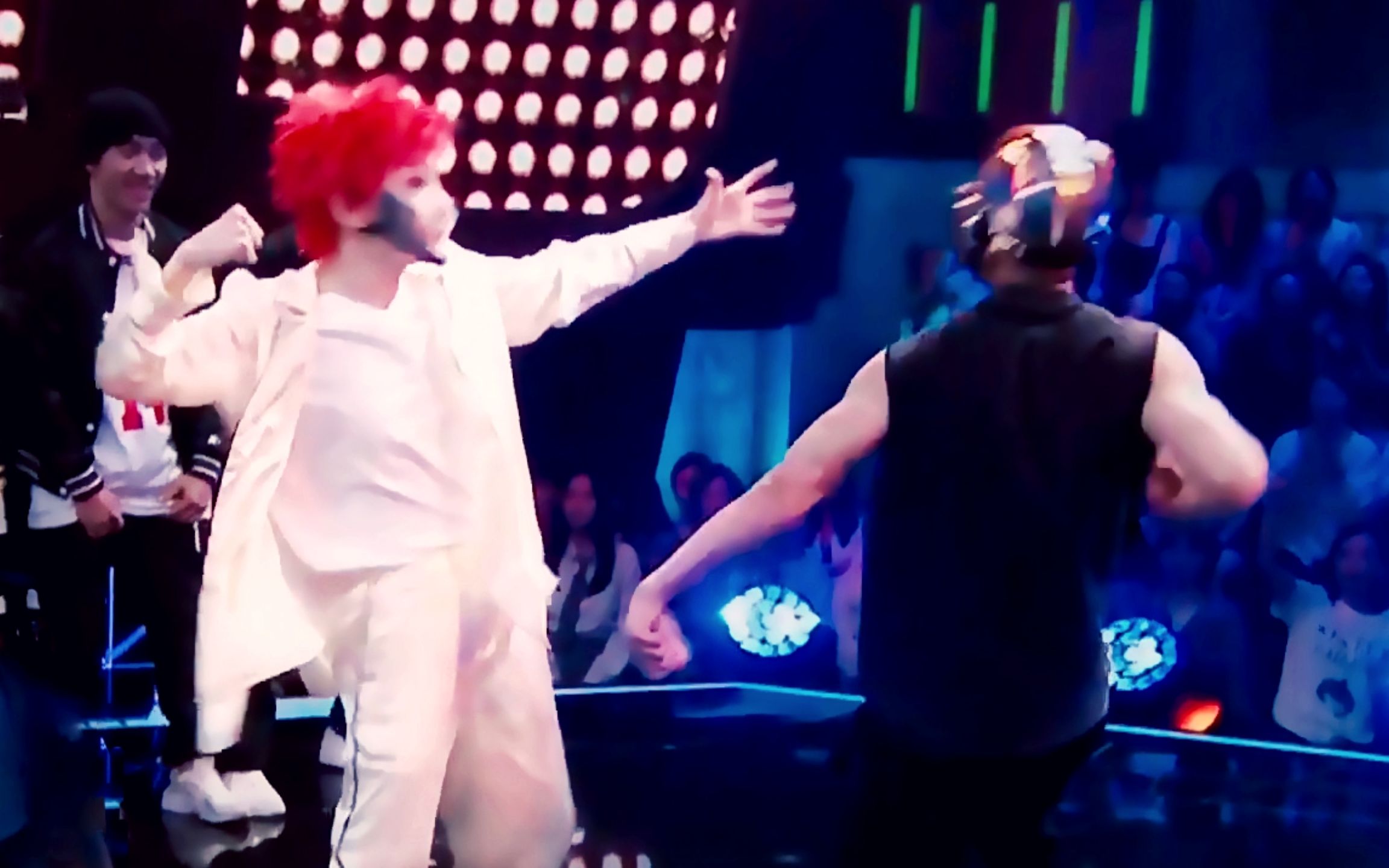 卧槽别打了!要打去舞台上打!女孩帅起来哪还有男人什么事?