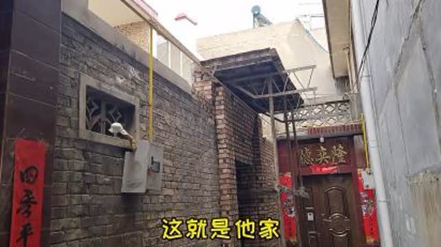 十多年前的小二楼旧房改造,新建开放式厨房,现场模型还没拆