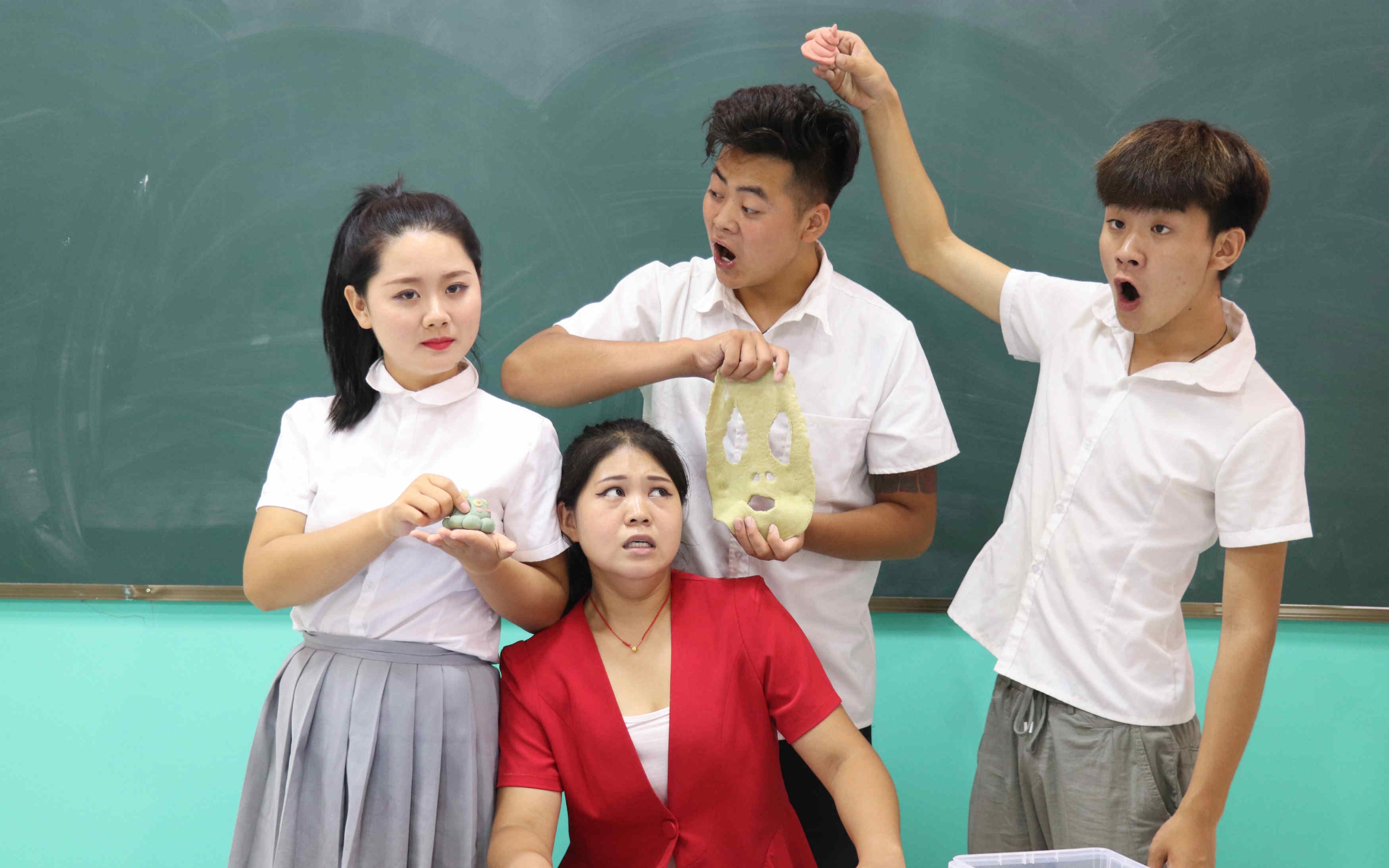 老师让同学用橡皮泥做手工,没想同学做的一个比一个有趣!太逗了