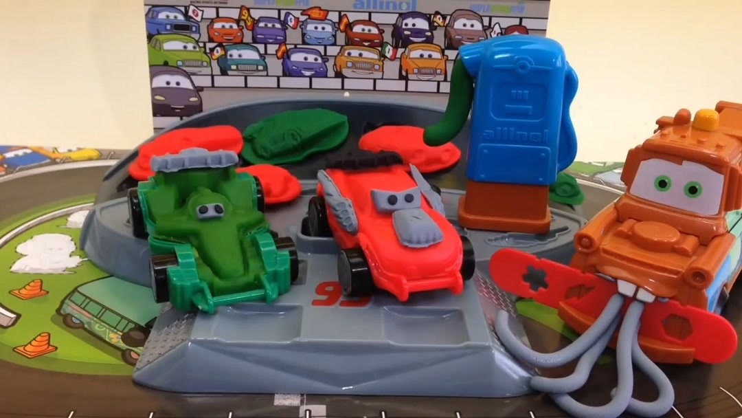 用橡皮泥制作的小汽车