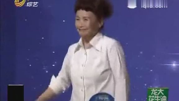 大妈模仿《杰克逊》舞蹈,动作笑翻全场