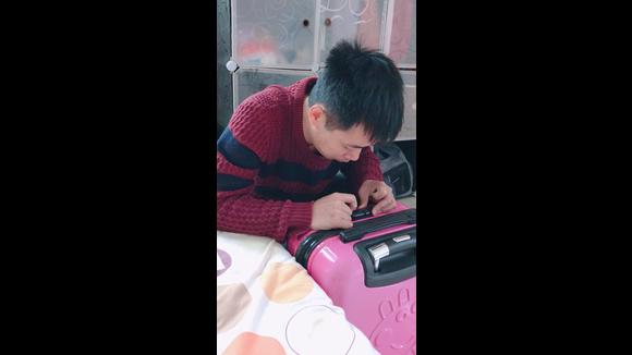 普通人到底能不能破解这有1000组合的三位数密码箱呢?真是太难了