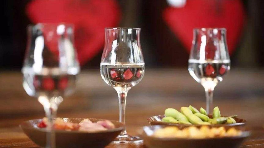 喝高度白酒,到底能不能杀死新冠病毒?听完医生的讲解,全清楚了