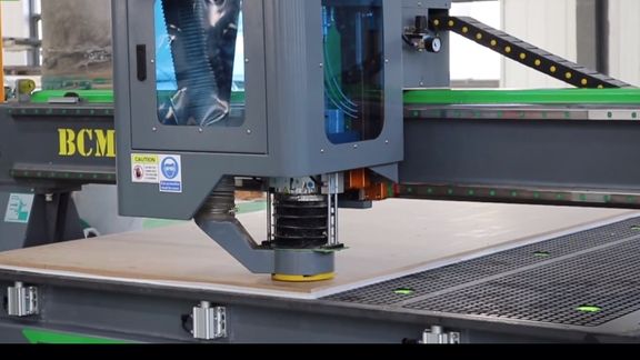 全自动木门成型机 一扇门只要几分钟