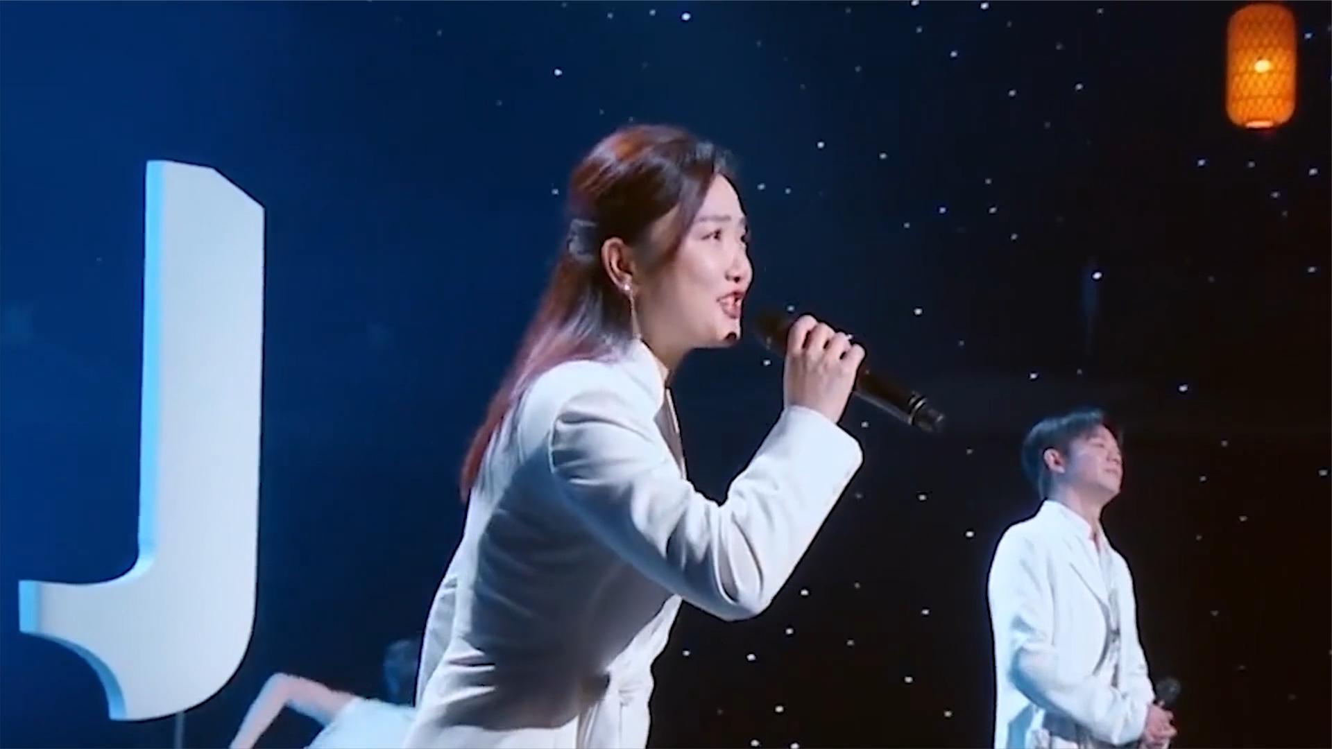 不愧是凤凰传奇,2022开年神曲一炮而红,好听到停不下来!
