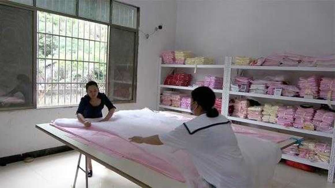受朋友之托制作蚕丝被,这样纯手工制作大家有见过吗,一起去看看