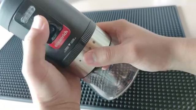 手磨咖啡也不用麒麟臂了,真的是科技改变生活,尤其是为了吃喝