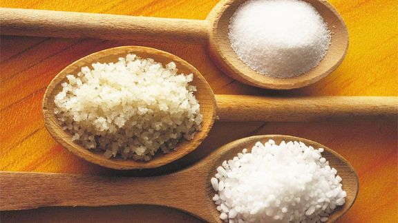食盐、小苏打、牙膏加啤酒混在一起,作用厉害了,一年省下不少钱