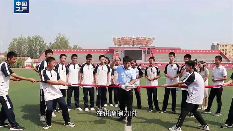 ... 中学老师单手劈砖演示物理原理 [赞]】单手劈砖,可以演示“动量定理...
