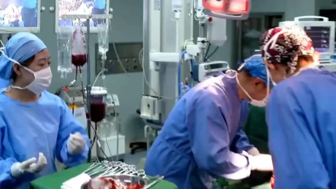 医生通力合作为重症患者治疗,幸亏用了自体血液回收!