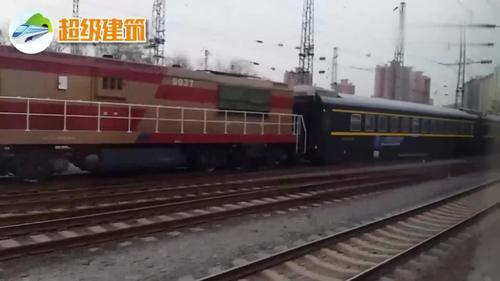 中国建设银行专列你见过么?这火车倒着跑!