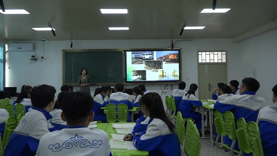 生活中的圆周运动蒙语授课视频