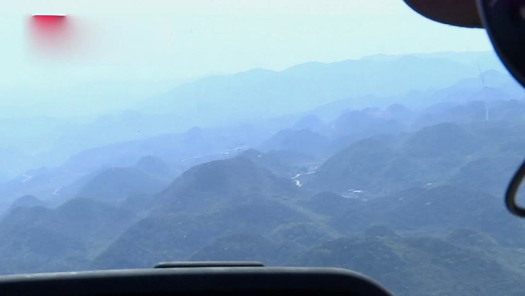 为森林保驾护航!贵州盘州市利用直升机开展森林防火空中巡逻