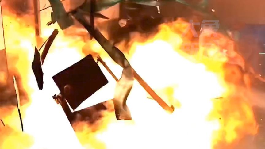 老人进入厨房瞬间爆炸起火!家属:煤气罐爆炸,老人已送医