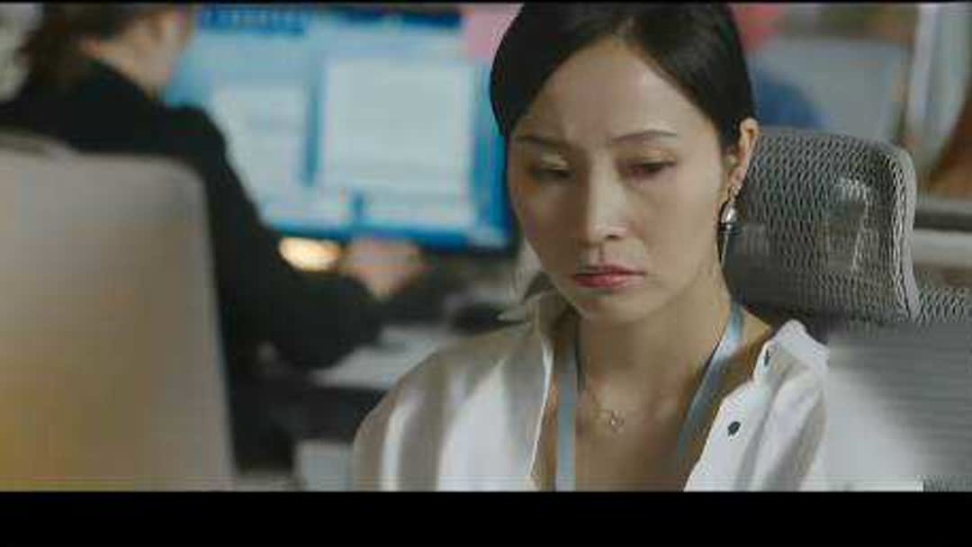 法医秦明2:美女记者照常上班,却收到这个神秘优盘,内容太惊悚