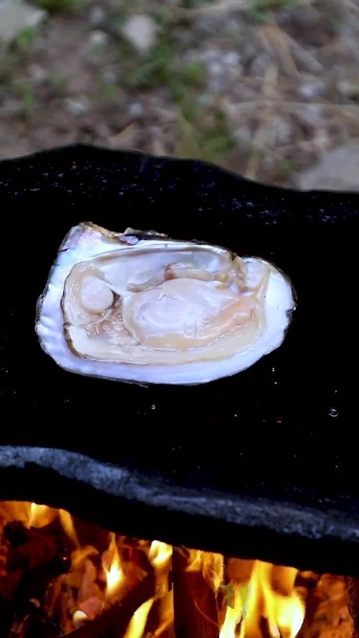 吃完蚌肉,来一碗纯手工研磨珍珠奶茶