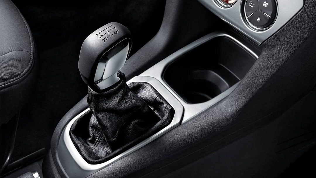 汽车发动的时候用什么档位是正确的?包括P档和N档都可以吗?