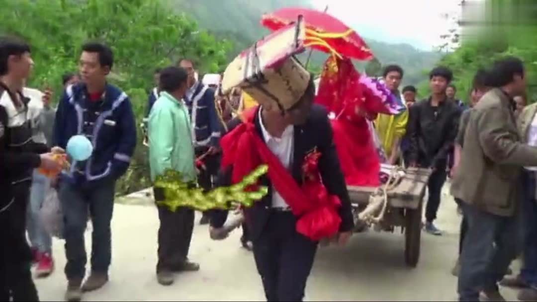 贵州黔南一小伙亲手做的木板车迎接新娘,这才是同甘共苦的夫妻