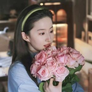 咔咔咔的小小 