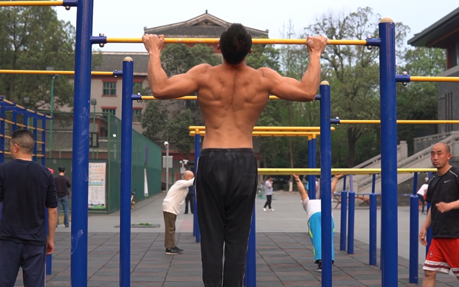 状态不好,练练基础,45次引体向上+50次双杠臂屈伸!