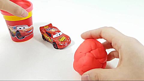儿童益智:用橡皮泥制作彩色小汽车