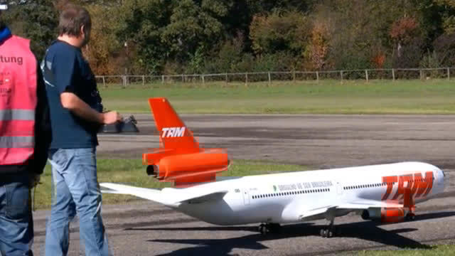 大型客机航模是怎么玩的?就像在开飞机,好想坐在上面