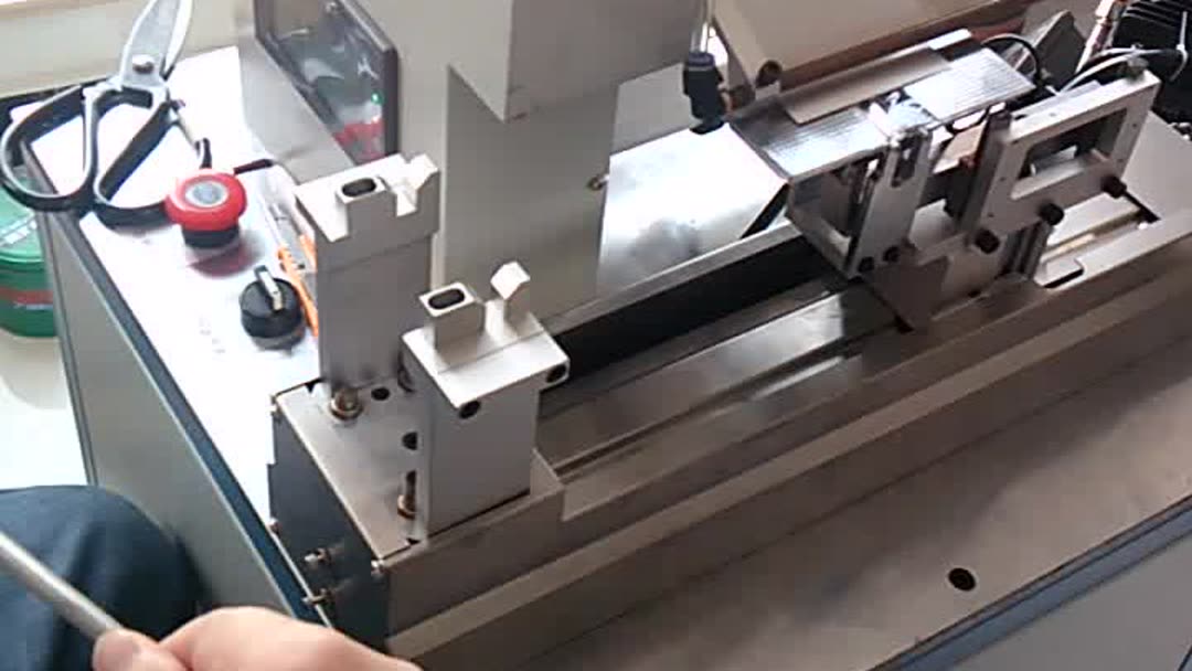 电线电源线贴标机 元瀚线束标签对折贴标机 高精度标签贴标机