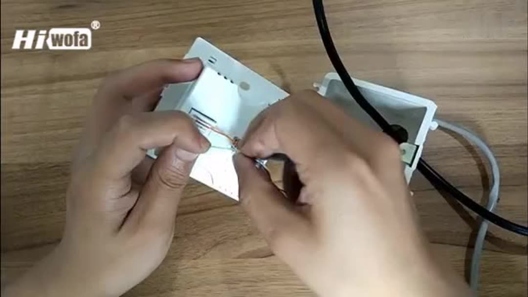 沃发墙壁路由器接线方法